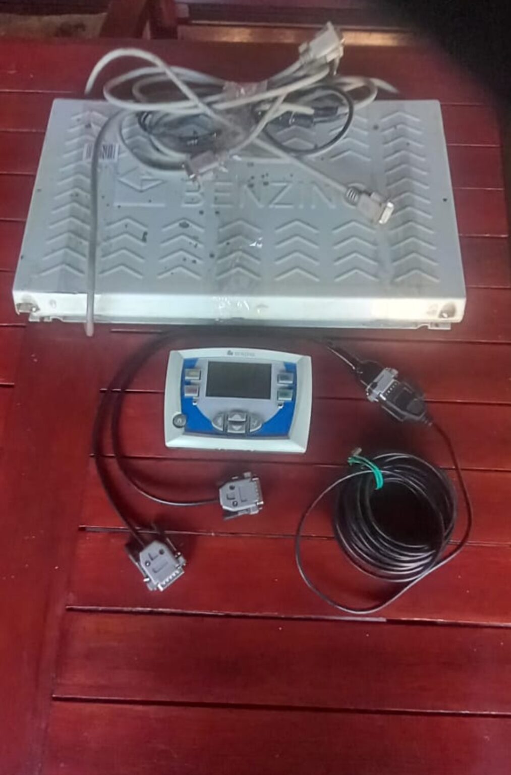 .LOT 1 – BENZING M1 CLOCK WITH DUAL CABLE AND 2 x 8 FIELD ANTENNA’S